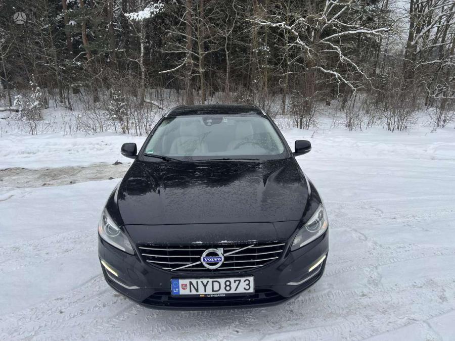 Black Volvo V60 2013 in Vilnius, with an engine capacity of 2.40 L and mileage of 300 thousand km for 8000 €, photo 1 on AUTOMOTO.COM.LV