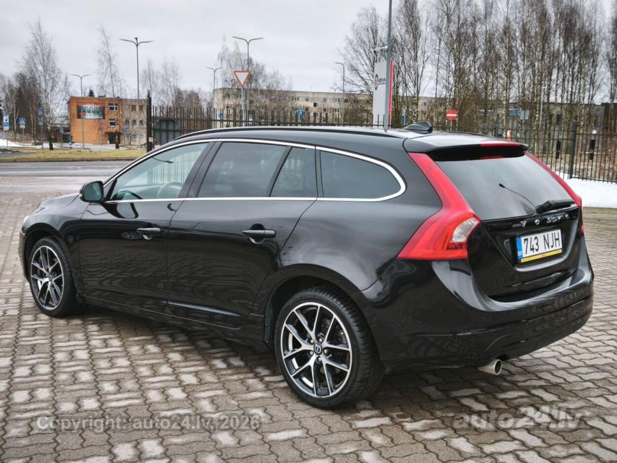 Black Volvo V60 2013 in Tartu, with an engine capacity of 1.60 L and mileage of 225 thousand km for 7490 €, photo 3 on AUTOMOTO.COM.LV