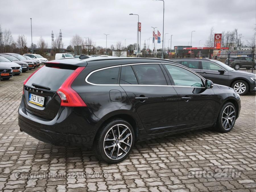 Black Volvo V60 2013 in Tartu, with an engine capacity of 1.60 L and mileage of 225 thousand km for 7490 €, photo 5 on AUTOMOTO.COM.LV