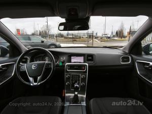 Black Volvo V60 2013 in Tartu, with an engine capacity of 1.60 L and mileage of 225 thousand km for 7490 €, photo 7 on AUTOMOTO.COM.LV