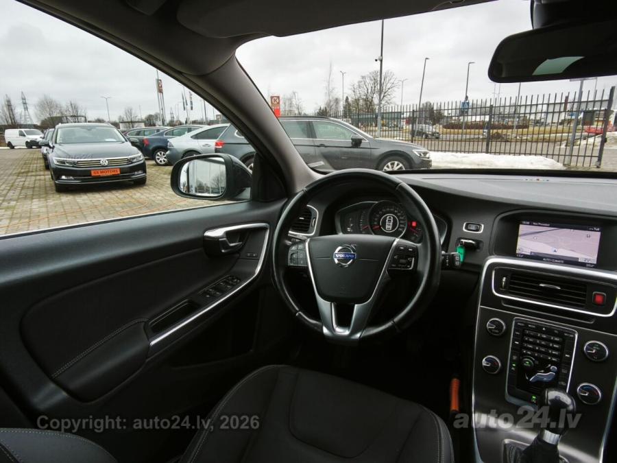 Black Volvo V60 2013 in Tartu, with an engine capacity of 1.60 L and mileage of 225 thousand km for 7490 €, photo 11 on AUTOMOTO.COM.LV