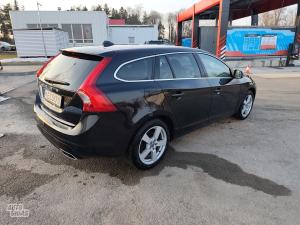 Melns Volvo V60 2013 Viļņa, ar dzinēja tilpumu 2.40 L un nobraukumu 309 tūkst. km par 7000 €, foto 3 vietnē AUTOMOTO.COM.LV