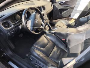 Melns Volvo V60 2013 Viļņa, ar dzinēja tilpumu 2.40 L un nobraukumu 309 tūkst. km par 7000 €, foto 10 vietnē AUTOMOTO.COM.LV