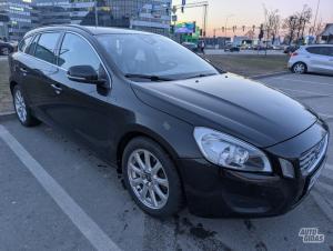 Melns Volvo V60 2013 Viļņa, ar dzinēja tilpumu 2.00 L un nobraukumu 290 tūkst. km par 4500 €, foto 2 vietnē AUTOMOTO.COM.LV