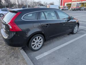 Melns Volvo V60 2013 Viļņa, ar dzinēja tilpumu 2.00 L un nobraukumu 290 tūkst. km par 4500 €, foto 3 vietnē AUTOMOTO.COM.LV
