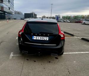 Black Volvo V60 2013 in Vilnius, with an engine capacity of 2.40 L and mileage of 222 thousand km for 8200 €, photo 3 on AUTOMOTO.COM.LV