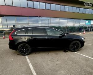 Black Volvo V60 2013 in Vilnius, with an engine capacity of 2.40 L and mileage of 222 thousand km for 8200 €, photo 5 on AUTOMOTO.COM.LV
