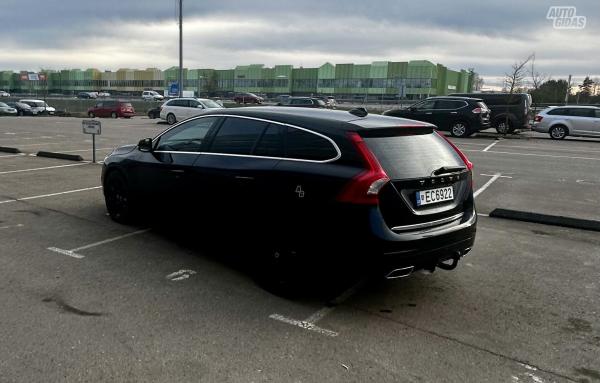 Melns Volvo V60 2013 Viļņa, ar dzinēja tilpumu 2.40 L un nobraukumu 222 tūkst. km par 8200 €, foto 7 vietnē AUTOMOTO.COM.LV