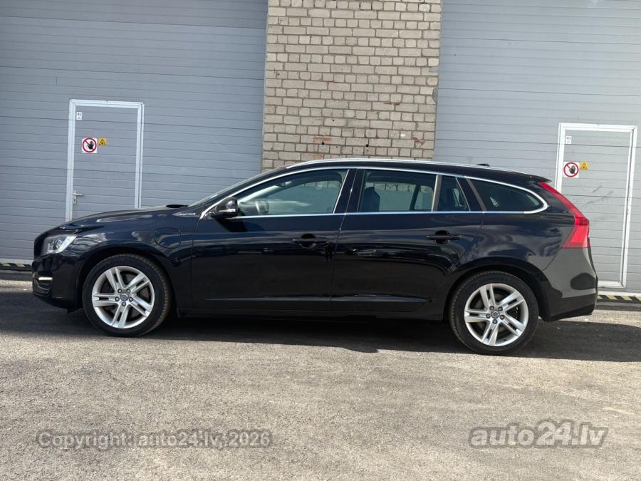 Melns Volvo V60 2013 Paide, ar dzinēja tilpumu 2.40 L un nobraukumu 294 tūkst. km par 8490 €, foto 5 vietnē AUTOMOTO.COM.LV