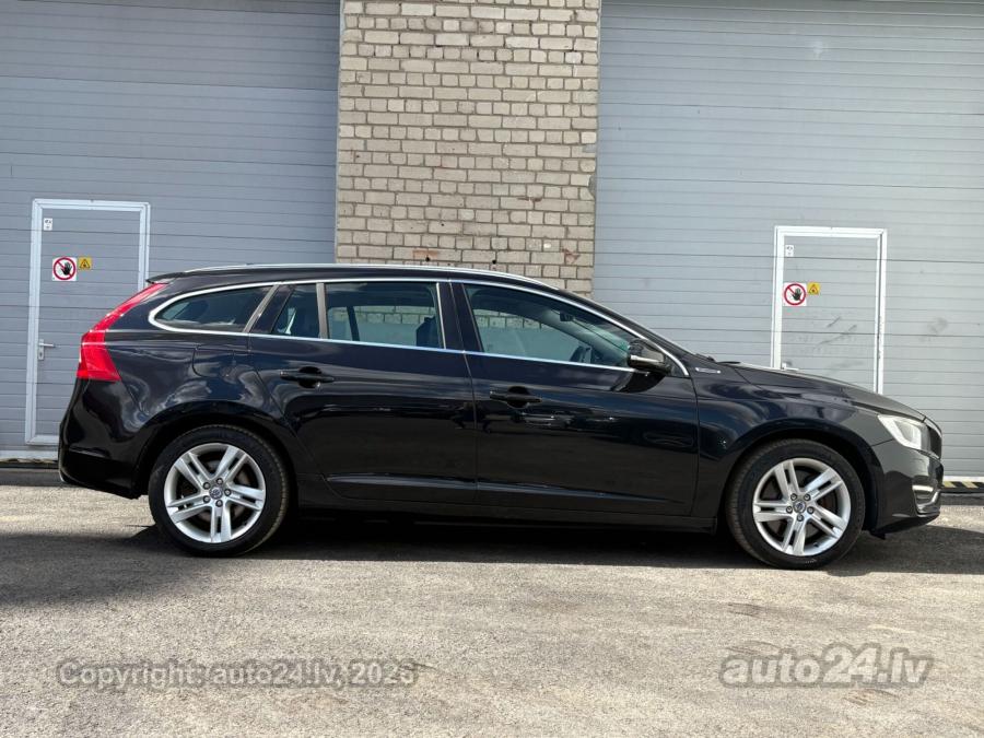 Melns Volvo V60 2013 Paide, ar dzinēja tilpumu 2.40 L un nobraukumu 294 tūkst. km par 8490 €, foto 6 vietnē AUTOMOTO.COM.LV