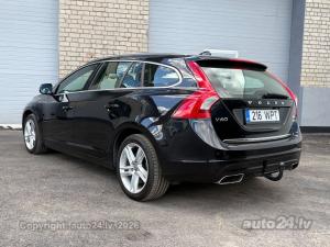 Melns Volvo V60 2013 Paide, ar dzinēja tilpumu 2.40 L un nobraukumu 294 tūkst. km par 8490 €, foto 9 vietnē AUTOMOTO.COM.LV