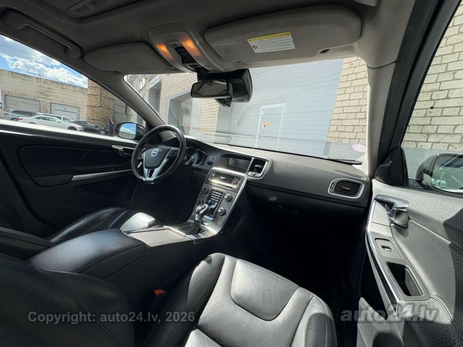 Melns Volvo V60 2013 Paide, ar dzinēja tilpumu 2.40 L un nobraukumu 294 tūkst. km par 8490 €, foto 11 vietnē AUTOMOTO.COM.LV