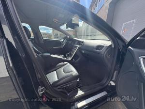 Melns Volvo V60 2013 Paide, ar dzinēja tilpumu 2.40 L un nobraukumu 294 tūkst. km par 8490 €, foto 16 vietnē AUTOMOTO.COM.LV