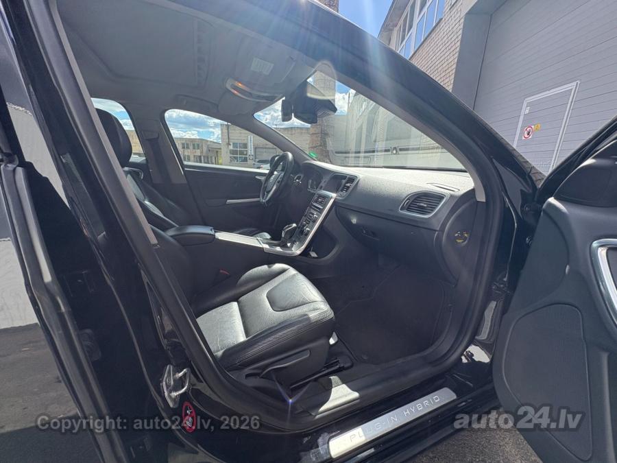 Melns Volvo V60 2013 Paide, ar dzinēja tilpumu 2.40 L un nobraukumu 294 tūkst. km par 8490 €, foto 16 vietnē AUTOMOTO.COM.LV