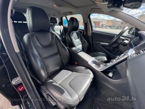 Melns Volvo V60 2013 Paide, ar dzinēja tilpumu 2.40 L un nobraukumu 294 tūkst. km par 8490 €, foto 17 vietnē AUTOMOTO.COM.LV