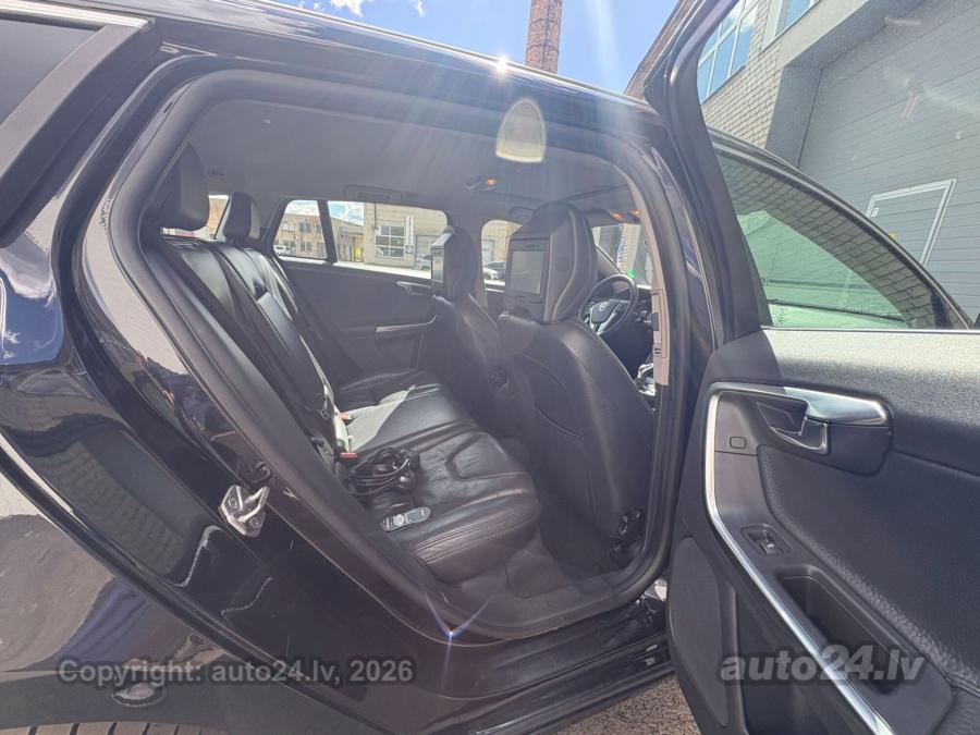 Melns Volvo V60 2013 Paide, ar dzinēja tilpumu 2.40 L un nobraukumu 294 tūkst. km par 8490 €, foto 18 vietnē AUTOMOTO.COM.LV