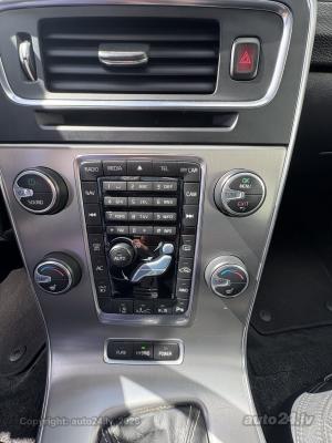 Melns Volvo V60 2013 Paide, ar dzinēja tilpumu 2.40 L un nobraukumu 294 tūkst. km par 8490 €, foto 19 vietnē AUTOMOTO.COM.LV