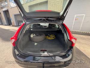 Melns Volvo V60 2013 Paide, ar dzinēja tilpumu 2.40 L un nobraukumu 294 tūkst. km par 8490 €, foto 22 vietnē AUTOMOTO.COM.LV