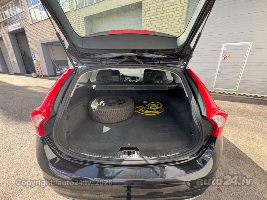 Melns Volvo V60 2013 Paide, ar dzinēja tilpumu 2.40 L un nobraukumu 294 tūkst. km par 8490 €, foto 22 vietnē AUTOMOTO.COM.LV
