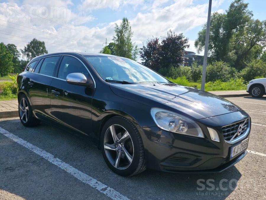 Melns Volvo V60 2013 Rīga, ar dzinēja tilpumu 2.00 L un nobraukumu 309 tūkst. km par 4950 €, foto 3 vietnē AUTOMOTO.COM.LV