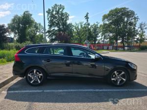 Melns Volvo V60 2013 Rīga, ar dzinēja tilpumu 2.00 L un nobraukumu 309 tūkst. km par 4950 €, foto 4 vietnē AUTOMOTO.COM.LV
