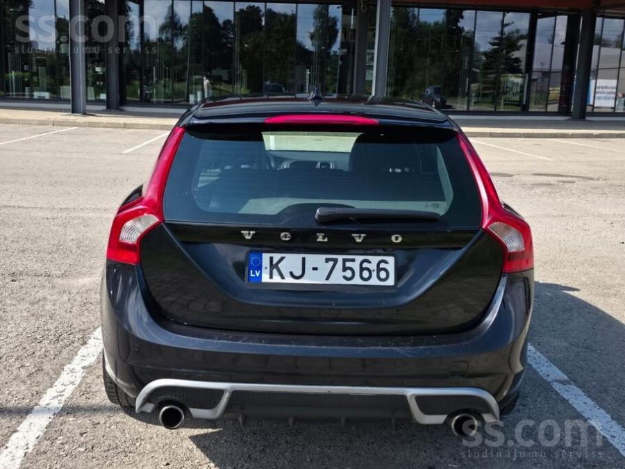 Melns Volvo V60 2013 Rīga, ar dzinēja tilpumu 2.00 L un nobraukumu 309 tūkst. km par 4950 €, foto 6 vietnē AUTOMOTO.COM.LV
