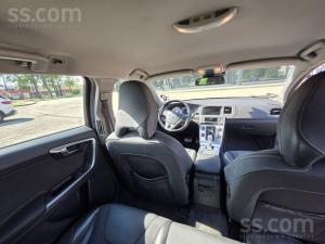 Melns Volvo V60 2013 Rīga, ar dzinēja tilpumu 2.00 L un nobraukumu 309 tūkst. km par 4950 €, foto 7 vietnē AUTOMOTO.COM.LV