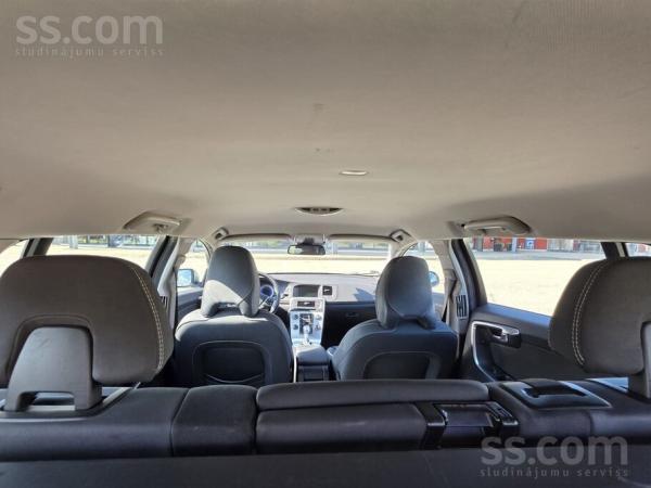 Melns Volvo V60 2013 Rīga, ar dzinēja tilpumu 2.00 L un nobraukumu 309 tūkst. km par 4950 €, foto 7 vietnē AUTOMOTO.COM.LV