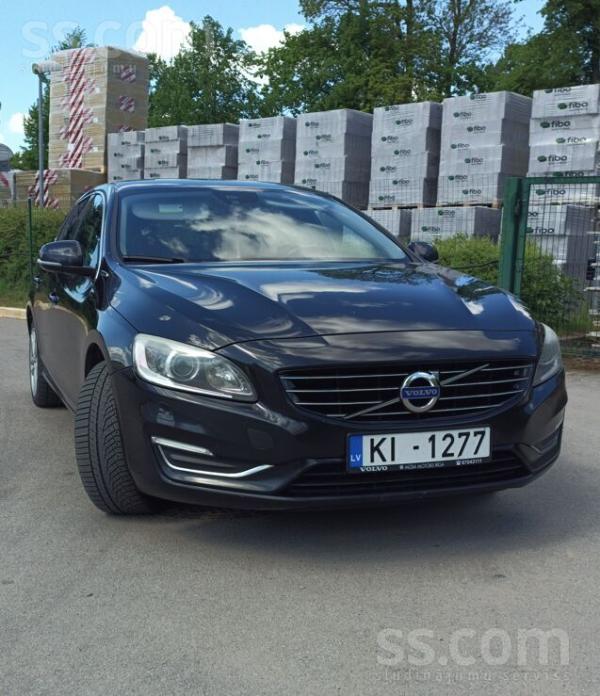 Black Volvo V60 2013 in Jelgava, with an engine capacity of 2.40 L and mileage of 470 thousand km for 3650 €, photo 1 on AUTOMOTO.COM.LV
