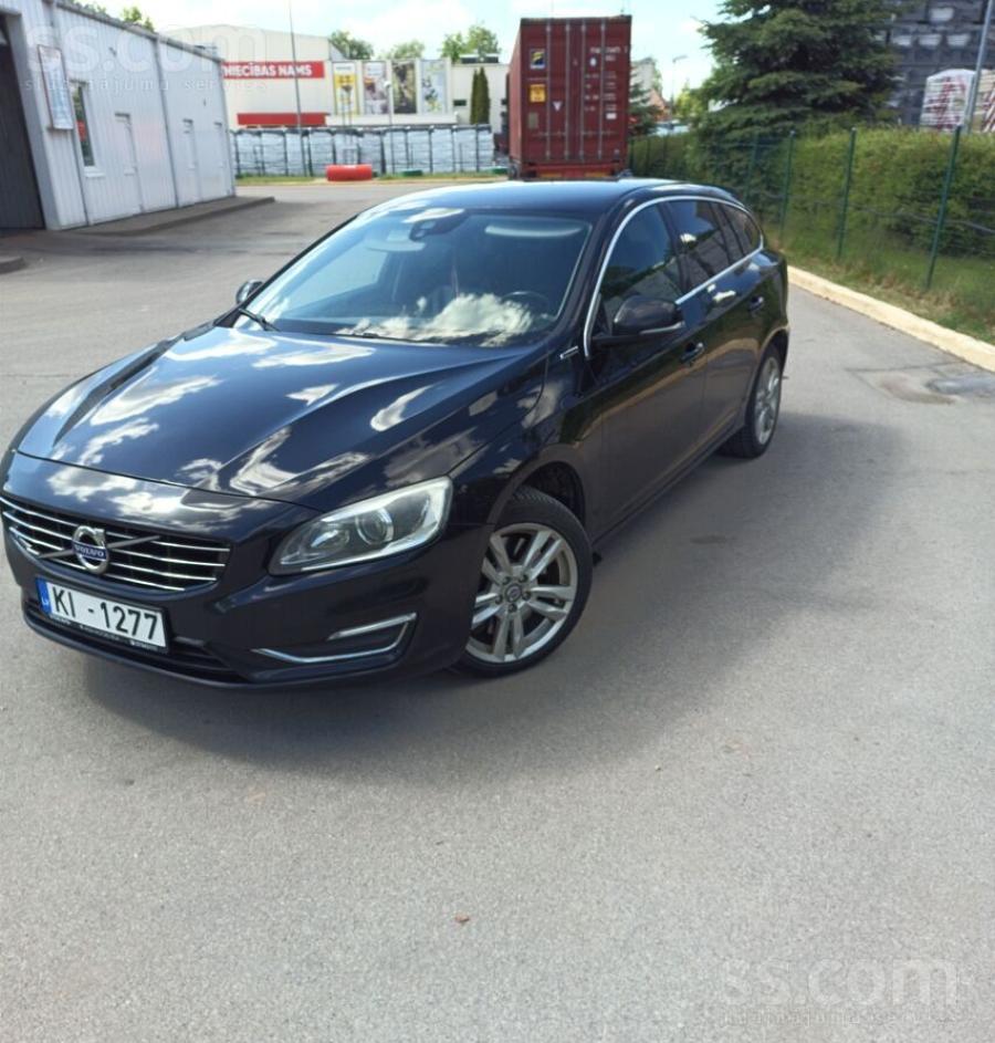 Black Volvo V60 2013 in Jelgava, with an engine capacity of 2.40 L and mileage of 470 thousand km for 3650 €, photo 3 on AUTOMOTO.COM.LV