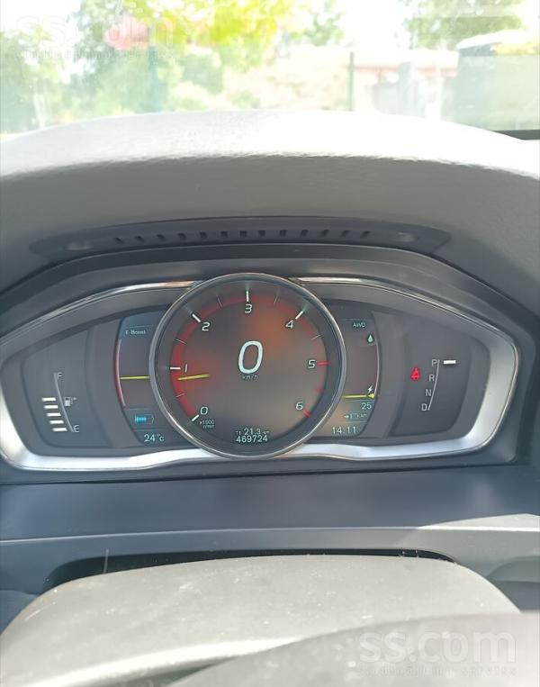 Black Volvo V60 2013 in Jelgava, with an engine capacity of 2.40 L and mileage of 470 thousand km for 3650 €, photo 3 on AUTOMOTO.COM.LV
