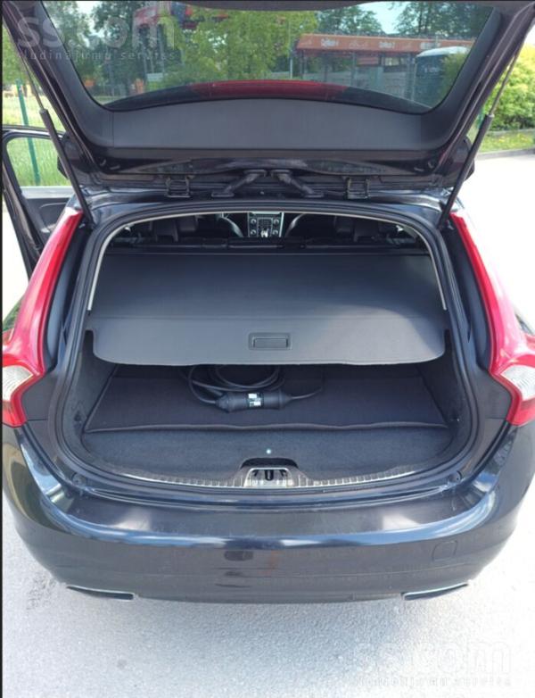 Black Volvo V60 2013 in Jelgava, with an engine capacity of 2.40 L and mileage of 470 thousand km for 3650 €, photo 7 on AUTOMOTO.COM.LV