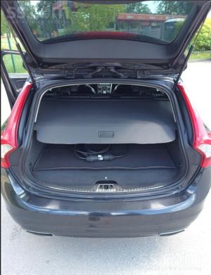 Black Volvo V60 2013 in Jelgava, with an engine capacity of 2.40 L and mileage of 470 thousand km for 3650 €, photo 8 on AUTOMOTO.COM.LV