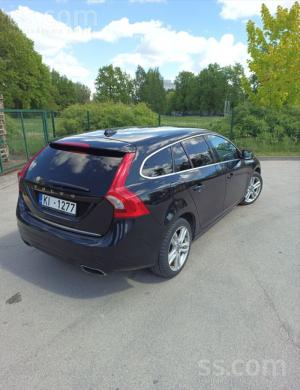 Black Volvo V60 2013 in Jelgava, with an engine capacity of 2.40 L and mileage of 470 thousand km for 3650 €, photo 9 on AUTOMOTO.COM.LV