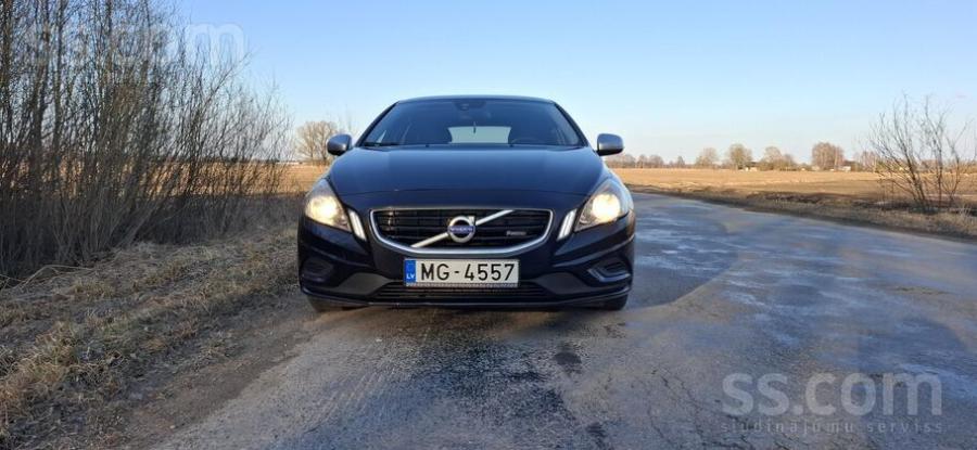 Black Volvo V60 2013 in Bauska, with an engine capacity of 1.60 L and mileage of 313 thousand km for 5000 €, photo 1 on AUTOMOTO.COM.LV