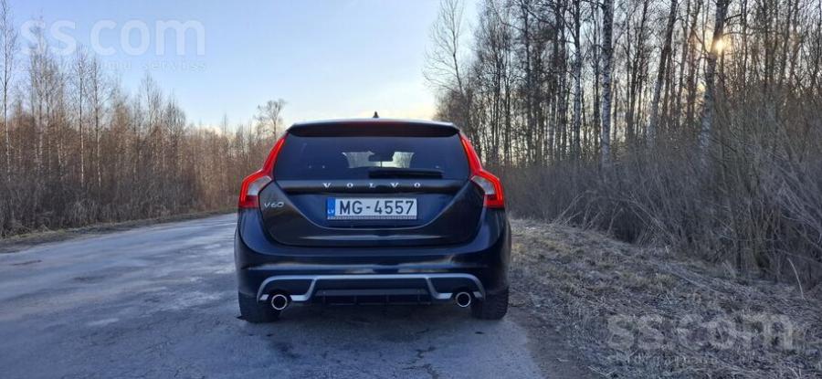 Black Volvo V60 2013 in Bauska, with an engine capacity of 1.60 L and mileage of 313 thousand km for 5000 €, photo 3 on AUTOMOTO.COM.LV
