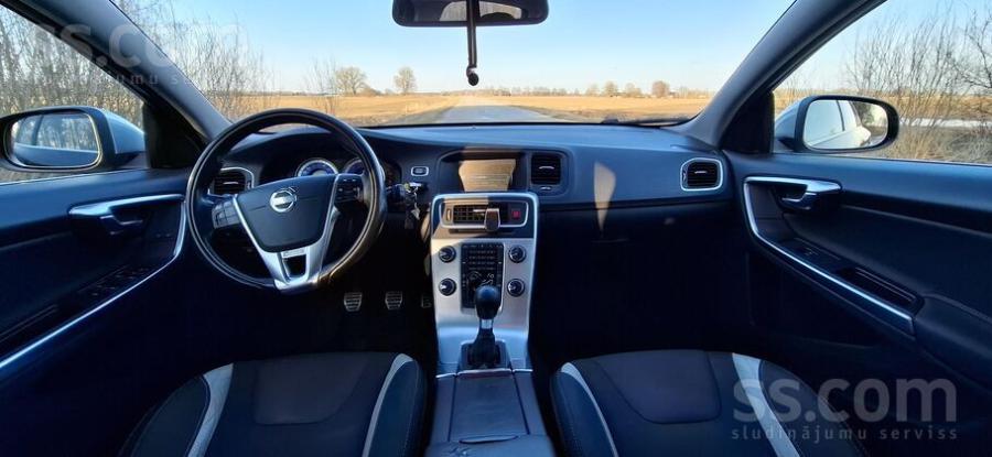 Black Volvo V60 2013 in Bauska, with an engine capacity of 1.60 L and mileage of 313 thousand km for 5000 €, photo 6 on AUTOMOTO.COM.LV