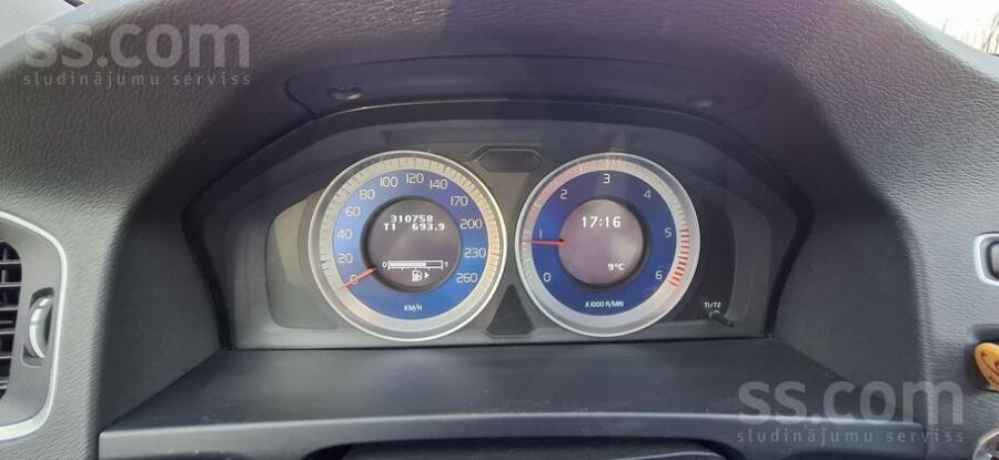 Black Volvo V60 2013 in Bauska, with an engine capacity of 1.60 L and mileage of 313 thousand km for 5000 €, photo 8 on AUTOMOTO.COM.LV