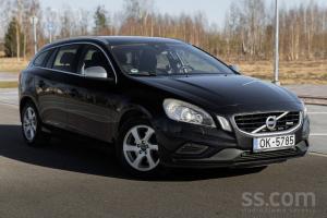 Melns Volvo V60 2013 Jelgava, ar dzinēja tilpumu 2.00 L un nobraukumu 0 tūkst. km par 5950 €, foto  vietnē AUTOMOTO.COM.LV