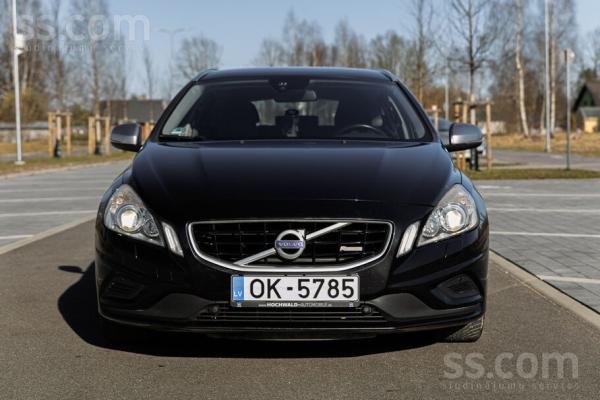 Черный Вольво B60 2013 в Елгава, объемом двигателя 2.00 л и пробегом 0 тыс. км за 5950 €, фото 2 на AUTOMOTO.COM.LV