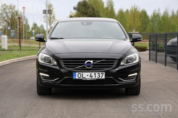 Melns Volvo V60 2013 Jelgava, ar dzinēja tilpumu 2.40 L un nobraukumu 0 tūkst. km par 7850 €, foto 2 vietnē AUTOMOTO.COM.LV