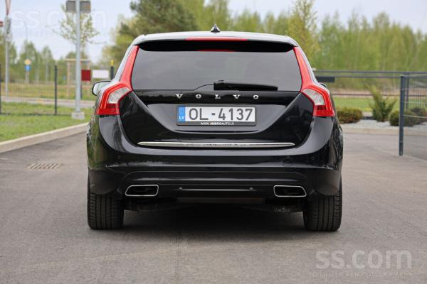 Melns Volvo V60 2013 Jelgava, ar dzinēja tilpumu 2.40 L un nobraukumu 0 tūkst. km par 7850 €, foto 5 vietnē AUTOMOTO.COM.LV