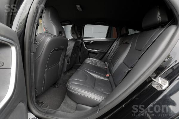 Melns Volvo V60 2013 Jelgava, ar dzinēja tilpumu 2.40 L un nobraukumu 0 tūkst. km par 7850 €, foto 8 vietnē AUTOMOTO.COM.LV