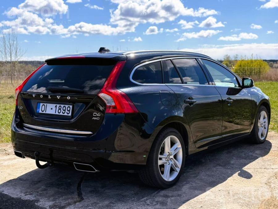 Melns Volvo V60 2013 Rīga, ar dzinēja tilpumu 2.40 L un nobraukumu 251 tūkst. km par 7990 €, foto 5 vietnē AUTOMOTO.COM.LV