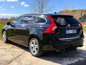 Melns Volvo V60 2013 Rīga, ar dzinēja tilpumu 2.40 L un nobraukumu 251 tūkst. km par 7990 €, foto 7 vietnē AUTOMOTO.COM.LV