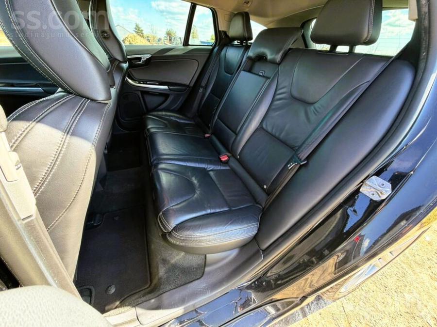 Melns Volvo V60 2013 Rīga, ar dzinēja tilpumu 2.40 L un nobraukumu 251 tūkst. km par 7990 €, foto 10 vietnē AUTOMOTO.COM.LV