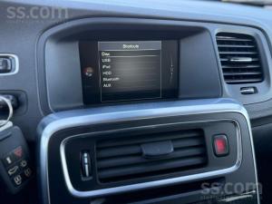 Melns Volvo V60 2013 Rīga, ar dzinēja tilpumu 2.40 L un nobraukumu 251 tūkst. km par 7990 €, foto 18 vietnē AUTOMOTO.COM.LV