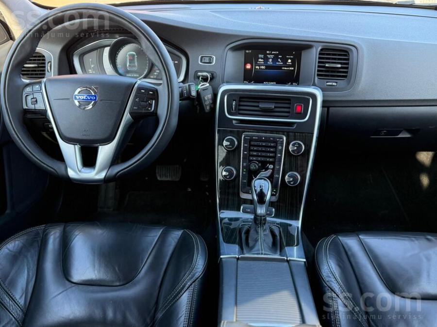 Melns Volvo V60 2013 Rīga, ar dzinēja tilpumu 2.40 L un nobraukumu 251 tūkst. km par 7990 €, foto 21 vietnē AUTOMOTO.COM.LV