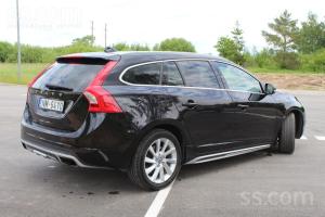 Melns Volvo V60 2013 Dobele, ar dzinēja tilpumu 1.60 L un nobraukumu 343 tūkst. km par 5300 €, foto 3 vietnē AUTOMOTO.COM.LV
