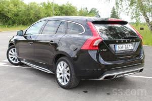 Melns Volvo V60 2013 Dobele, ar dzinēja tilpumu 1.60 L un nobraukumu 343 tūkst. km par 5300 €, foto 4 vietnē AUTOMOTO.COM.LV